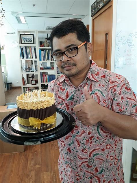 Etalase Dewi Happy Birthday Bapak Witono 👏👏👏