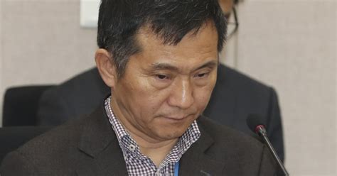 모두발언 경청하는 김연명 대통령비서실 사회수석