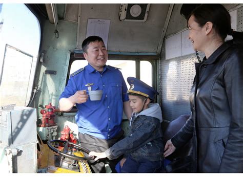 УБТЗ 15 мянга гаруй төмөр замчдынхаа цалинг нэмлээ