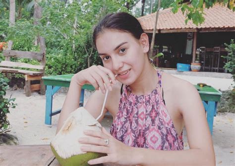 Biodata Artis Irish Bella Lengkap Dengan Agama Dan Foto Terbarunya Biodata Artis