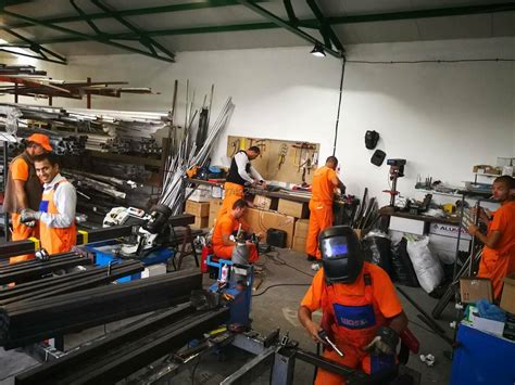 Бургас МОНТАЖНИК на парапети монтажник на парапети ЛУЧИ Фирма Трудов договор Строителство Архит