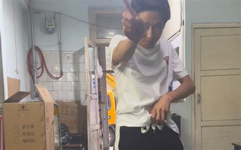 蔡徐坤粉丝上门买电脑 给我秀了一段舞蹈 把我彻底征服 Diy二手电脑 Diy二手电脑 哔哩哔哩视频