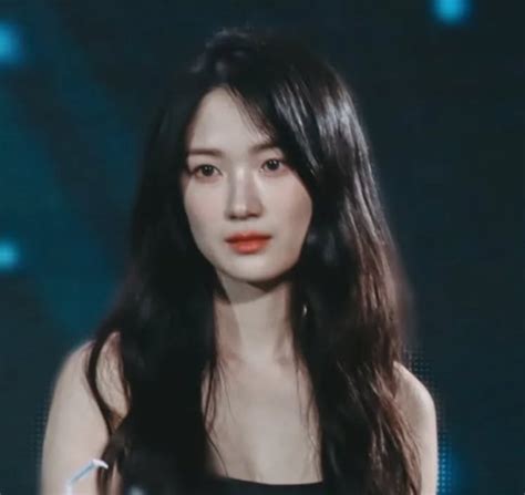 심은하 리즈시절 떠오른다는 20대 톱여배우 블랙 튜브탑 드레스 코디 셀럽뷰