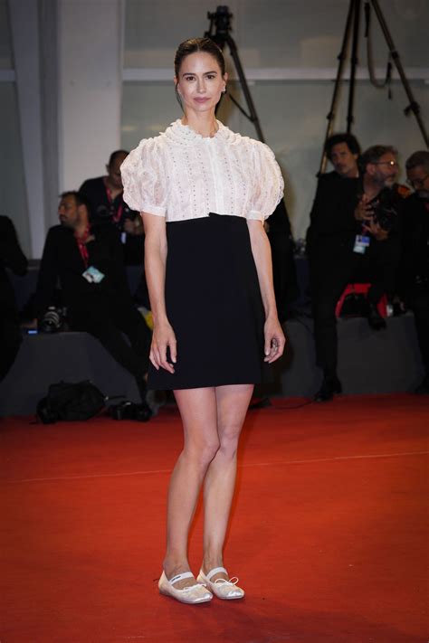 Katherine Waterston Style Clothes Outfits And Fashion Celebmafia