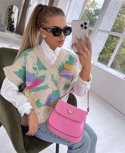 Жилетка вквіти — ціна 2790 грн у каталозі Жилети Купити жіночі речі за доступною ціною на Шафі