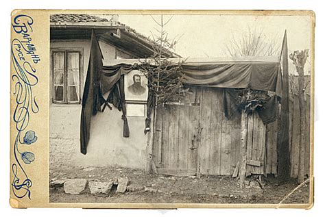 Първата коледна елха в България е в Русе Публикация на вестник Утро от 20 декември 2023 г