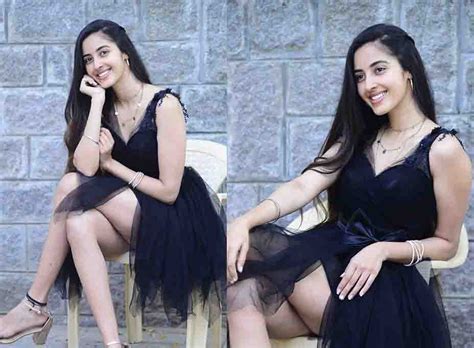Simrat Kaur Gorgeous In Black Dress Filmy19