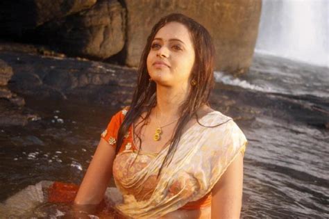 South Indian Actresses In Wet Saree Hot Show Photos Collect