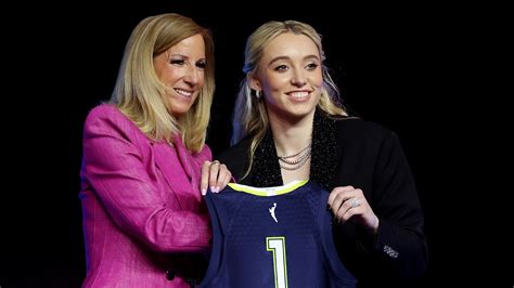 Wings Take Connecticut G Paige Bueckers With No 1 Pick In Wnba Draft