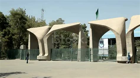 تحلیل تاریخچه و معماری سردر دانشگاه تهران نماشا