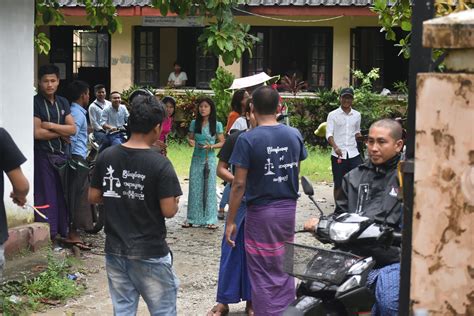 Dvb အင်တာနက်ဖြတ်တောက်မှု ၁ နှစ်ပြည့်ကမ်ပိန်းပြုလုပ်သူ ရခိုင်လူငယ် ၂ ဦးကို ခံဝန်ဖြင့် ပြန်လွှတ်