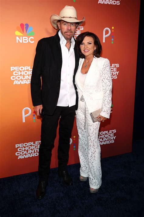 Toby Keith And Wife Tricia Lucus Relationship Timeline Us Weekly