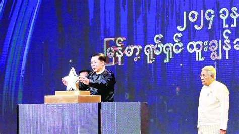 လူမှုကွန်ရက်နဲ့ မီဒီယာတွေ လူငယ်တွေကို အတွေးအခေါ်မှားအောင်လုပ်နေတယ်လို့ စစ်ခေါင်းဆောင် စွပ်စွဲ