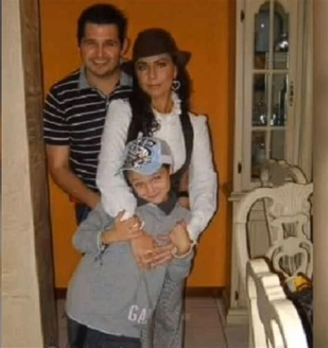 Ellos Son Los Verdaderos Papás De Peso Pluma
