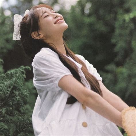 Pin By Alex M On Loona Chuu Loona Couple Photos Girlfriends