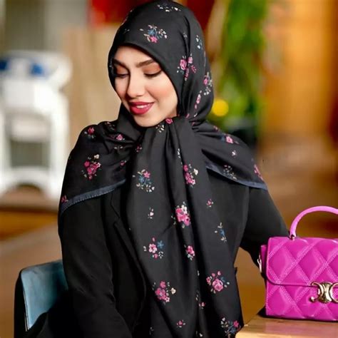خرید و قیمت روسری نخی مشکی گل ریز صورتی منگوله دار از غرفه شال و روسری