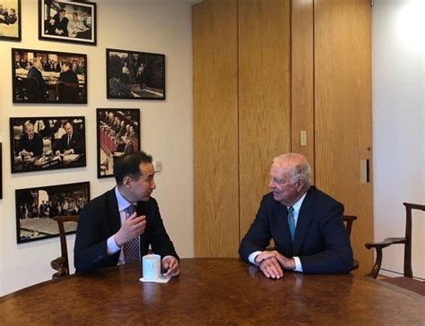 Үлэг гүрвэлийн олдворыг буцаан авахаар болов