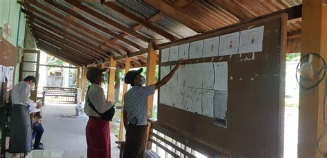 ရေတာရှည်မြို့နယ်တွင် မြို့နယ်ရွေးကောက်ပွဲကော်မရှင်ရုံး၌ ကိုယ်စားလှယ်လောင်းအမည် စာရင်းများကပ်ထားက