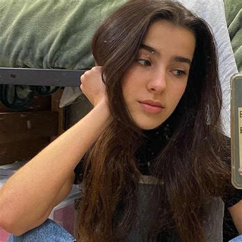 Halle Burns Biografía Edad Altura Familia Novio Patrimonio Neto