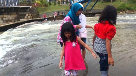 Gadis Cantik Maen Di Sungai Youtube