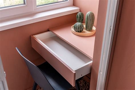 Рабочий столик на балконе