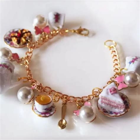 수입작가님들의 핸드메이드아이들로 하나하나 섬세한 수작업 팔찌 ️ 팔찌핸드메이드수작업수공예예약 On
