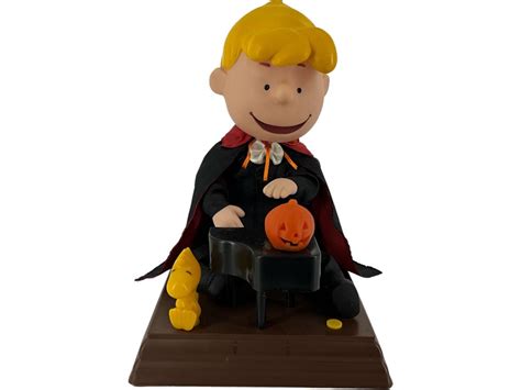 Lot 1 Peanuts Schroeder Playing Piano Animated Character