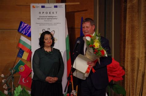 Поздравления и цветя за празника 50г ДГ №17 „СЛАВЕЙЧЕ“ от кмета Галина Стоянова Новини за