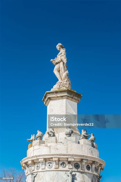 로얄 팰리스의 아 랑 페 즈 스페인 근처 아름 다운 분수 유네스코 세계 유산 사이트 0명에 대한 스톡 사진 및 기타 이미지 0명 Unesco 조직된 단체 건물 정면