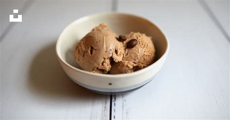 흰색 세라믹 그릇에 아이스크림 사진 Unsplash의 무료 음식 이미지