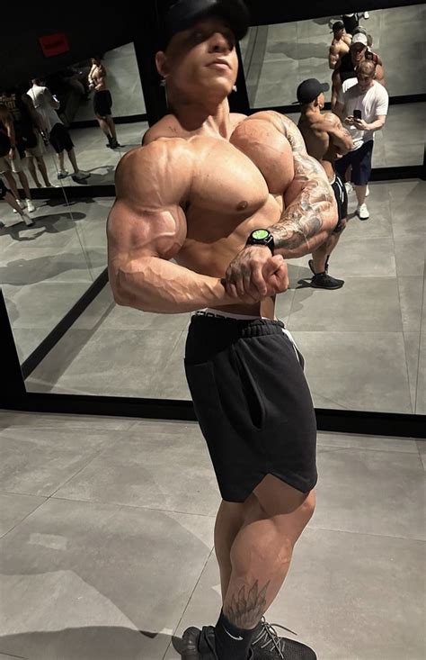 Bodybuilder And Muscle Men — Hot Bodybuilder André Assis “🇧🇷⚡️”