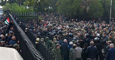 Число пострадавших при протестах в Абхазии увеличилось до 14 Новости Mail