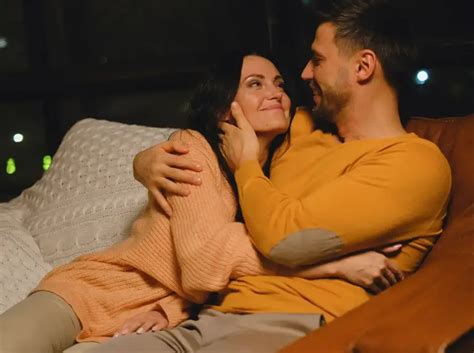 Hook Up Meaning Signs How To Deal With It Better Topics