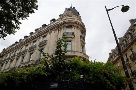 فضيحة اغتصاب وتحرش وبيع القاصرات تهز عروض الأزياء في فرنسا