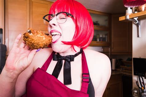 Sexy Lana Del Lust Posing While Eating Kfc In The Kitchen 15 Photos