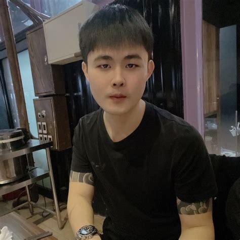 倫 Yulun154 • Threads Say More