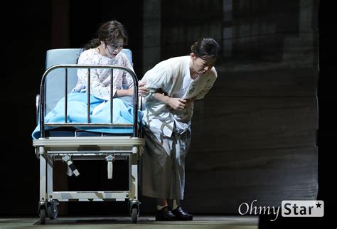 친정엄마 딸을 위해 고개 숙이는 엄마 오마이뉴스