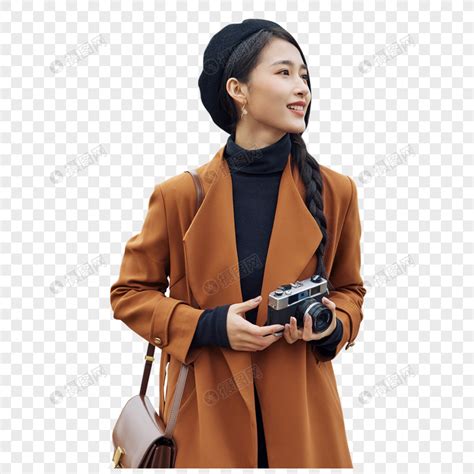 青年女性户外散步手拿相机形象元素素材下载 正版素材402396488 摄图网