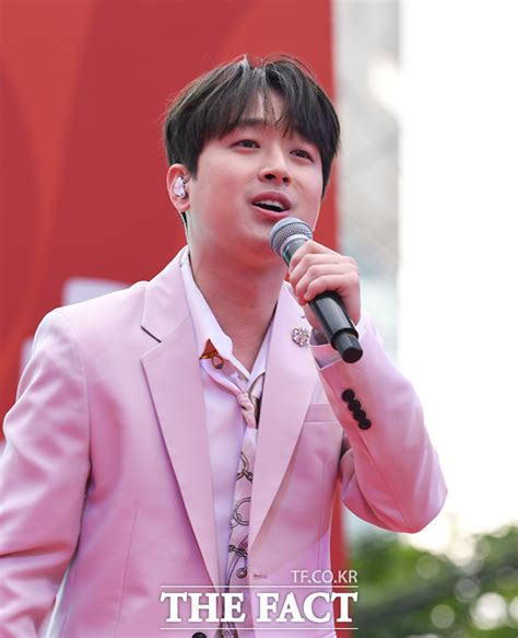 홍대에 뜬 찬또배기 이찬원 가득 찬 핑크물결 Tf사진관 포토 기사 더팩트