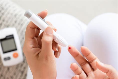 Premium Photo Woman Checking Diabetes In Home