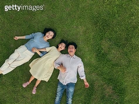 가족 함께함 컨셉 라이프스타일 주제 행복 애정표현 밝은표정 사랑 컨셉 이미지 Jv12387062 게티이미지뱅크