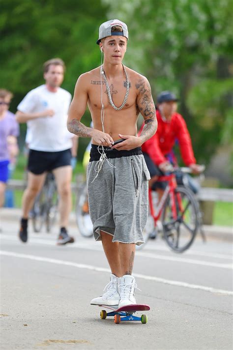 Shirtless Male Celebs Justin Bieber