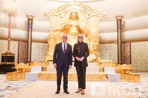 ФОТО Австралийн Холбооны Улсын Амбан захирагч Саманта Мостин нөхрийн