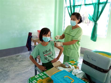 အထကအုန်းချောင်း စာသင်‌ကျောင်းတွင် အသက် ၁၂ နှစ်အထက် ကျောင်းသား၊ ကျောင