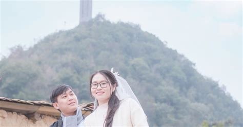 집 밖의 건물 경치 경치가 좋은 기쁨 깃발 낭만적인 내용 다정한 단란함 데이트 드레스 로맨스 매력적인
