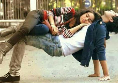 පායන තුරු අලුත් ඉරක් මියුරු දේදුණු සිහින වැහි බිඳු නැතිව ඉපදෙන සොඳුරු කහ මල් පිරුණු කොළ පාට