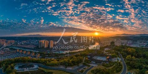 浙江新昌鼓山公园日出美景 人民图片网