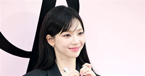 사진 에스파 카리나 미소까지 하트 조선비즈