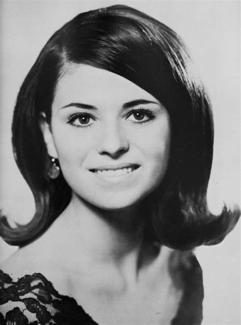 40 Lovely Portrait Photos That Defined Hairstyles Of 60s American