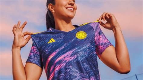 De Biquini Daniela Arias Da Colômbia Exala Beleza Natural